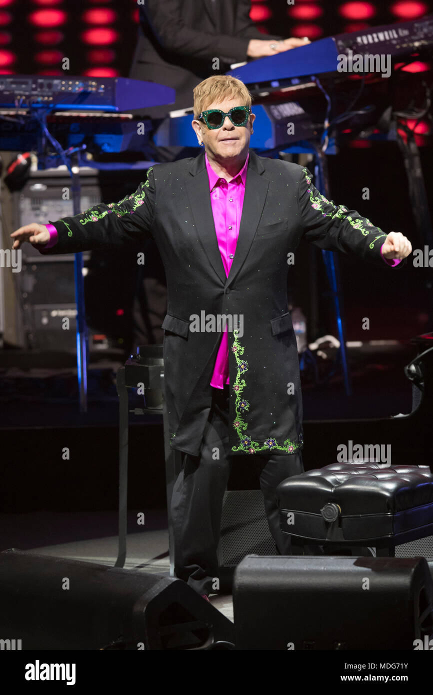 Artist Elton John High Resolution Stock Photography and Images - Alamy