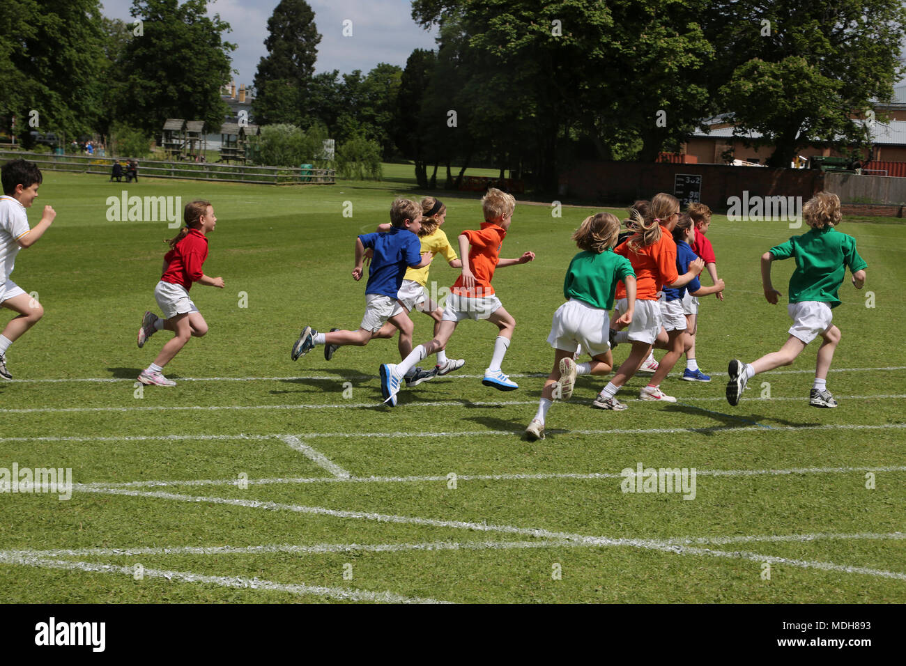School sports day running race hi-res stock photography and images - Alamy