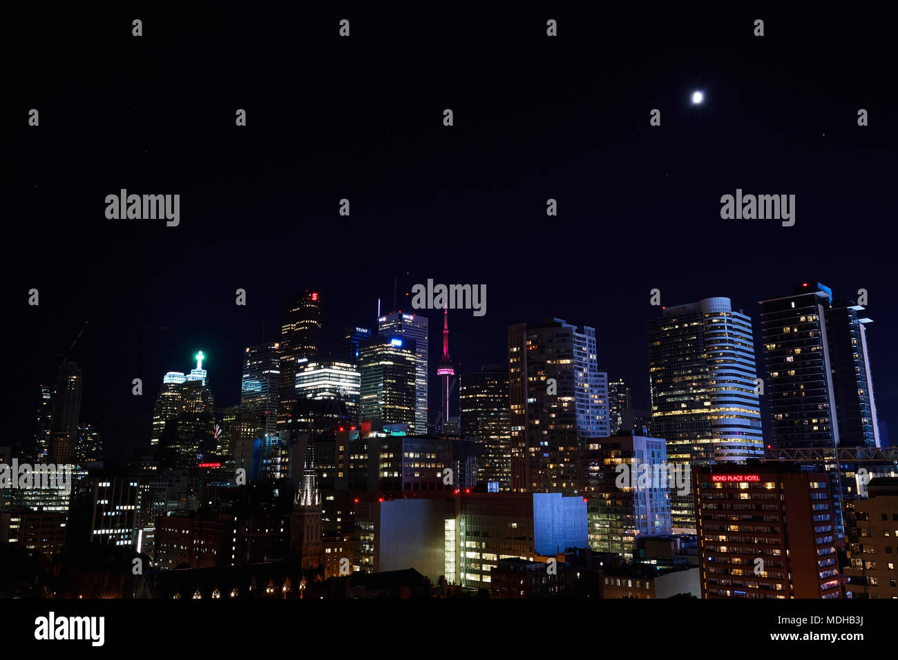 Toronto skyline night hi-res stock photography and images - Alamy