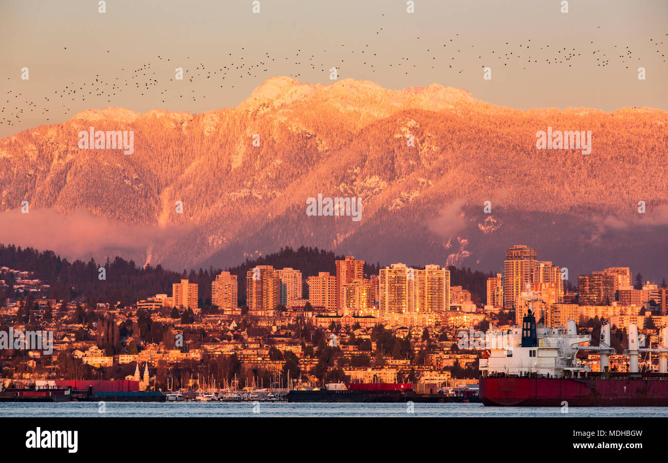 Vancouver mountains hi-res stock photography and images - Alamy