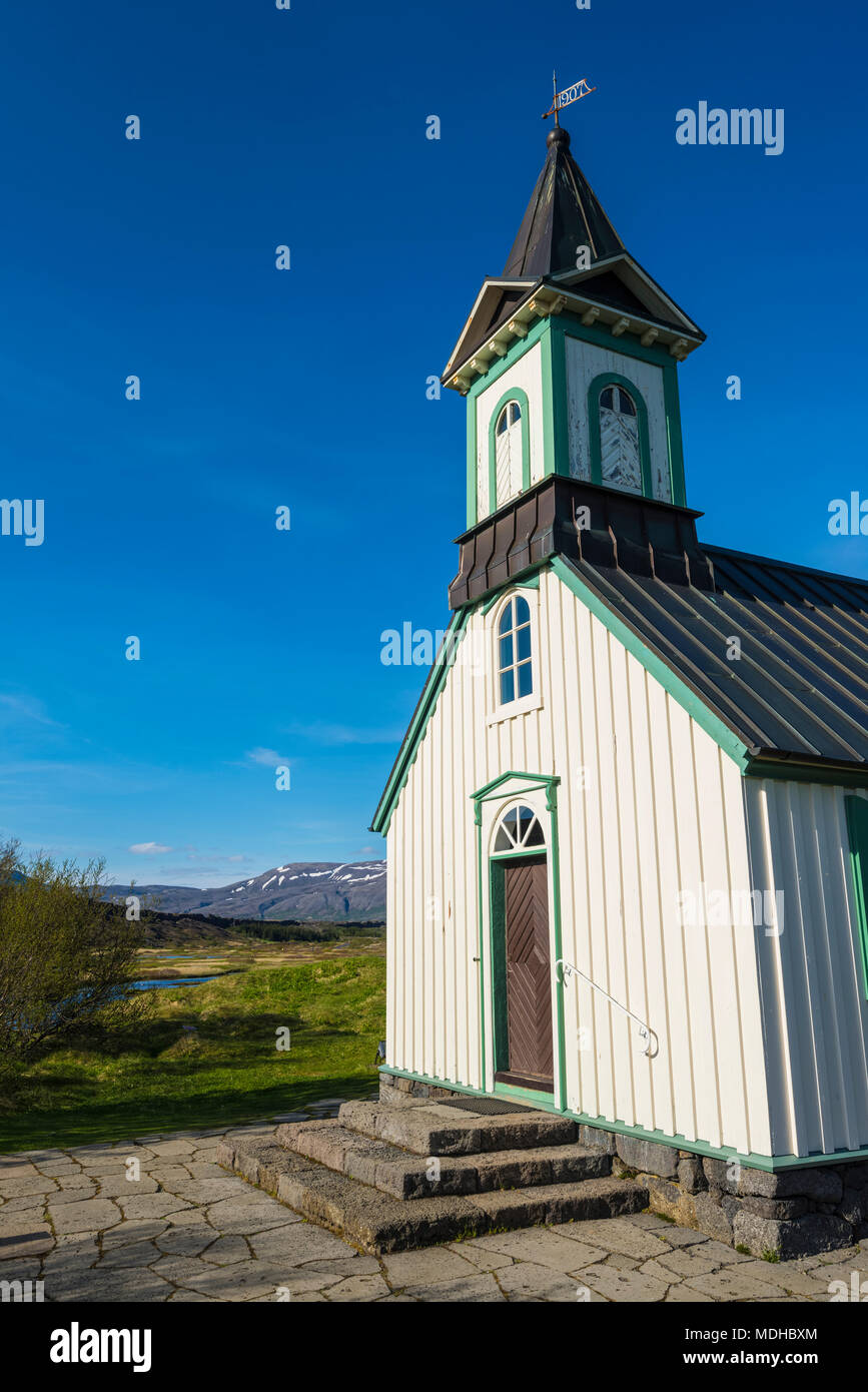 Church in the countryside hi-res stock photography and images - Alamy