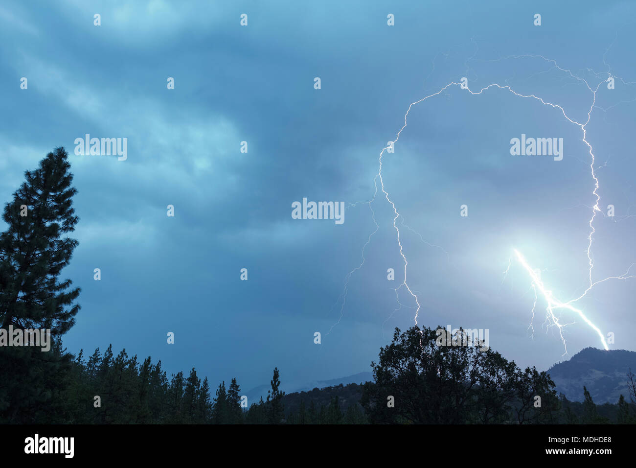 Spectacular lightning hi-res stock photography and images - Alamy