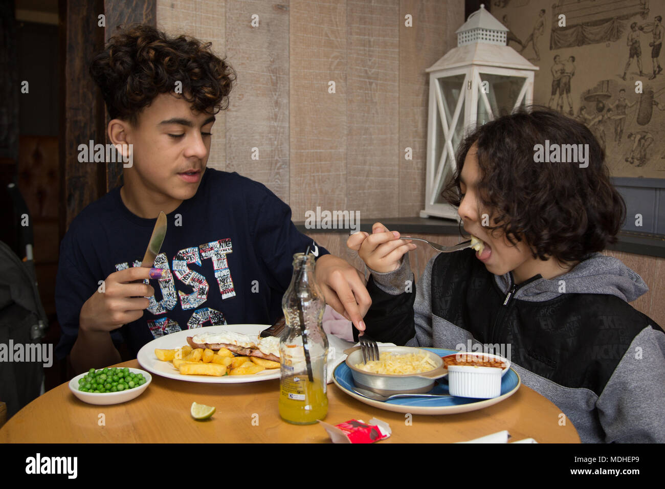 Eating out with children Stock Photo - Alamy
