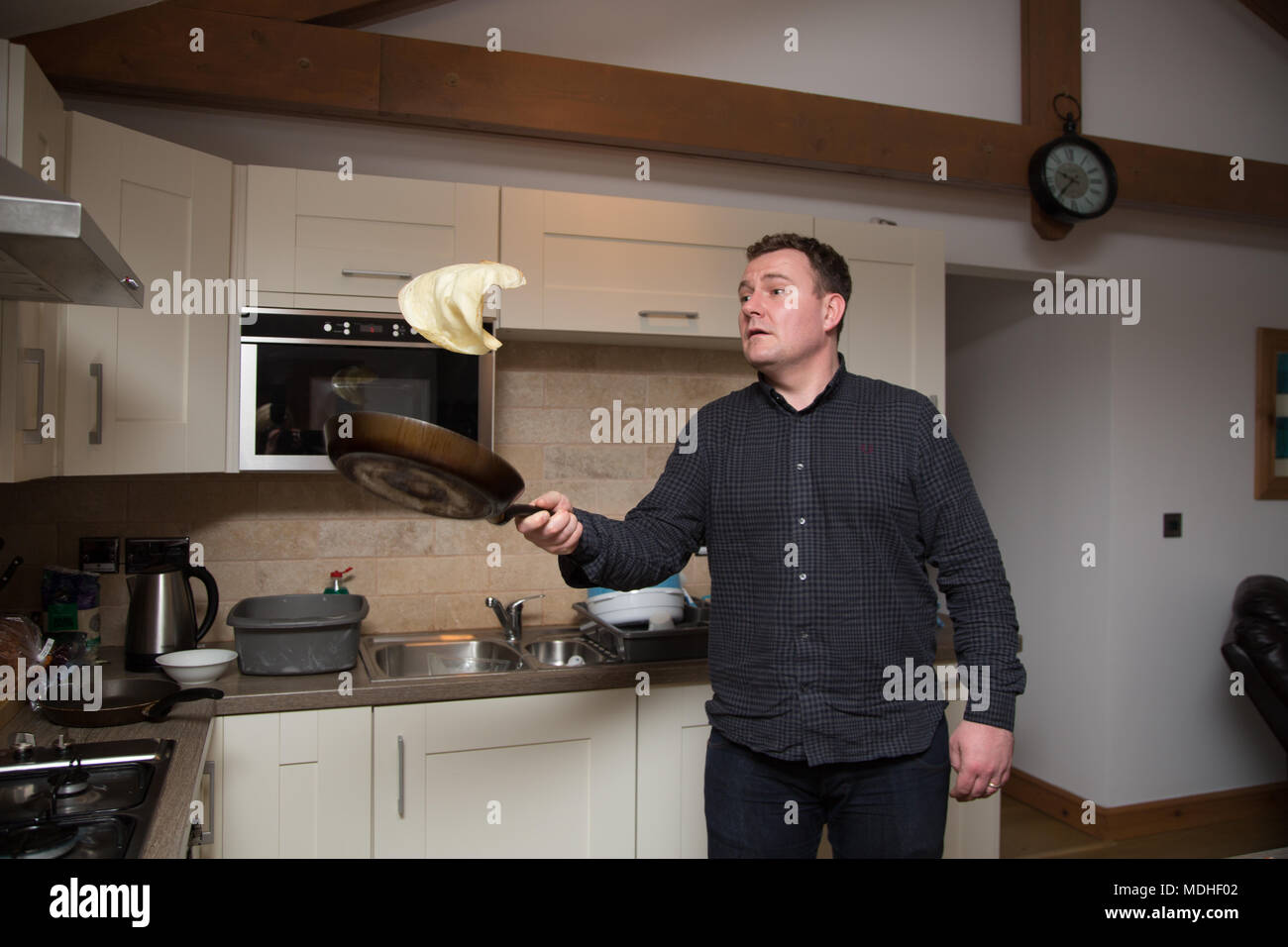 Man tossing a pancake hi-res stock photography and images - Alamy