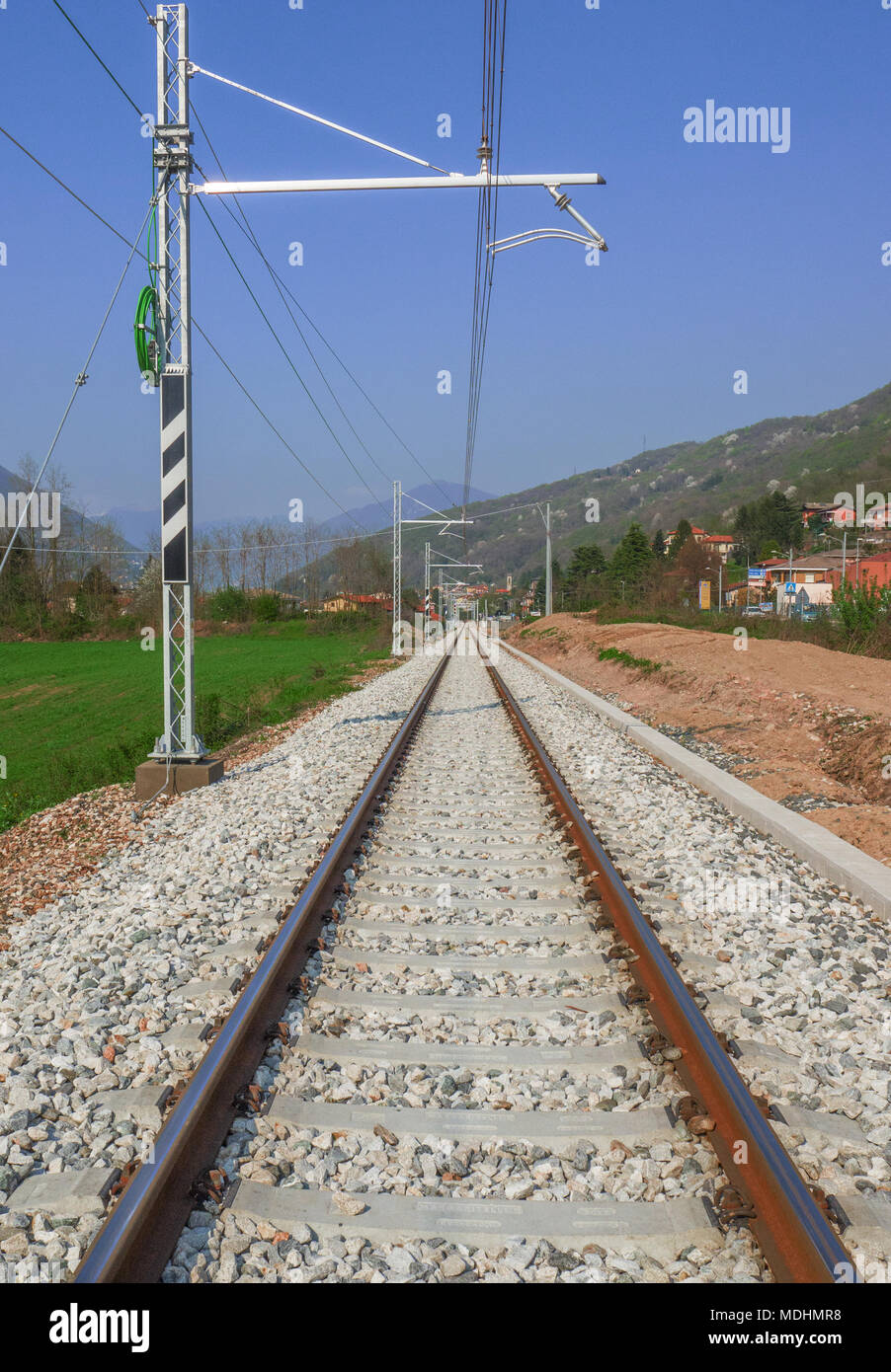 railroad tracks that continue indefinitely Stock Photo - Alamy