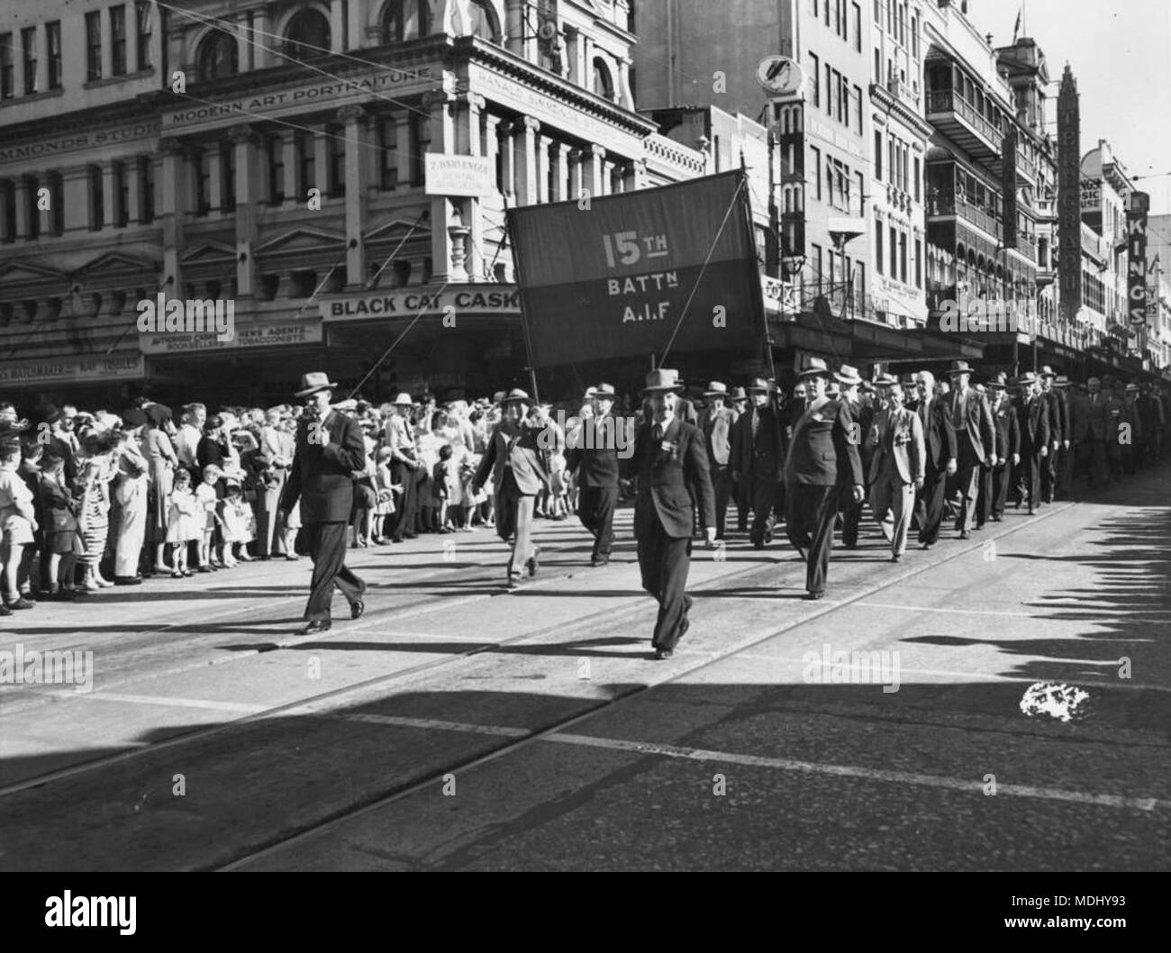 Anzac day march in hi-res stock photography and images - Alamy