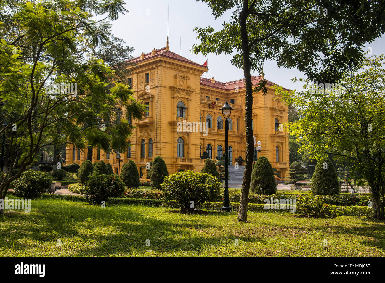 French colonial architecture hanoi hi-res stock photography and images ...