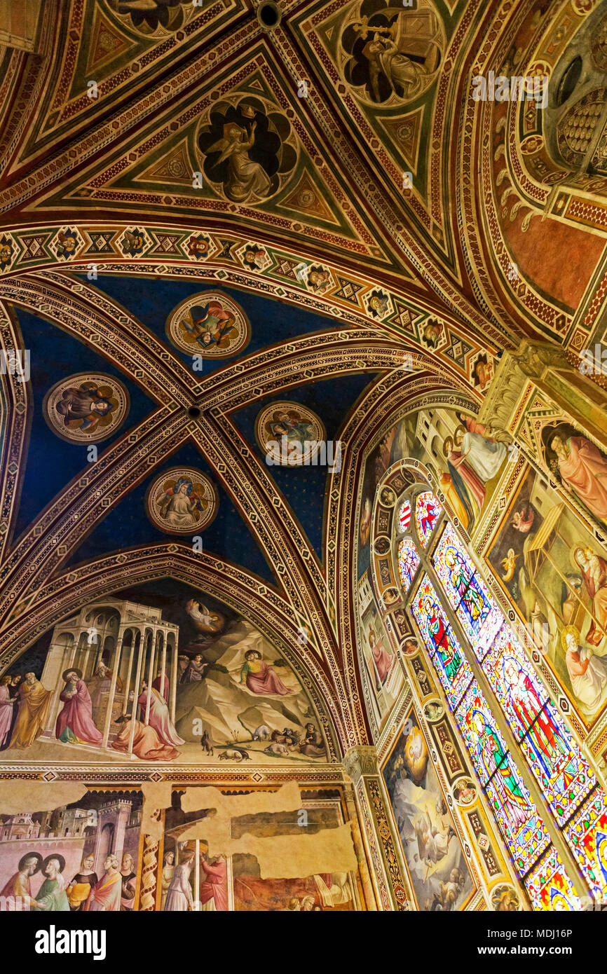 Stained glass window and decorative ceiling in Florence Cathedral ...