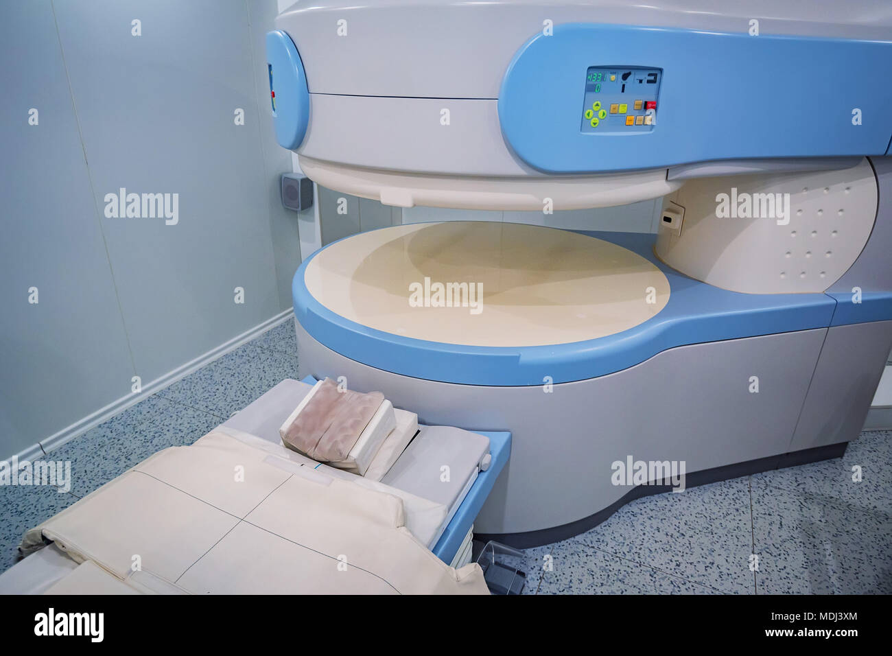 Modern MRI Scanner at hospital Stock Photo - Alamy