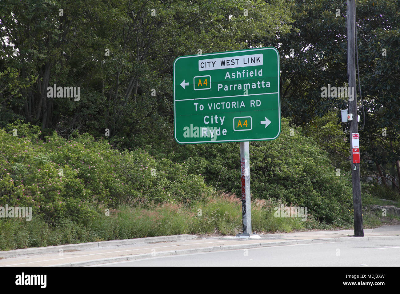 Link road sign hi-res stock photography and images - Alamy