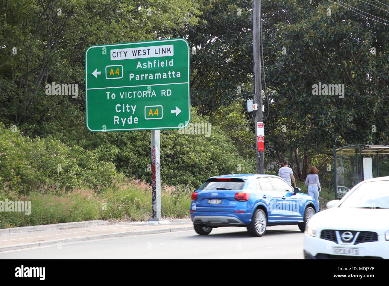 Link road sign hi-res stock photography and images - Alamy