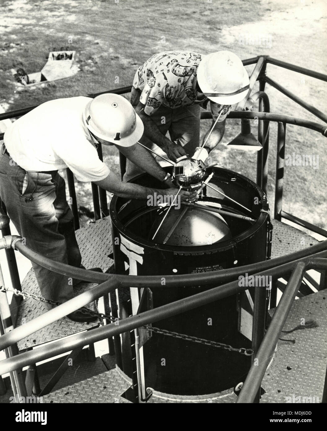 1950s scientist hi-res stock photography and images - Alamy