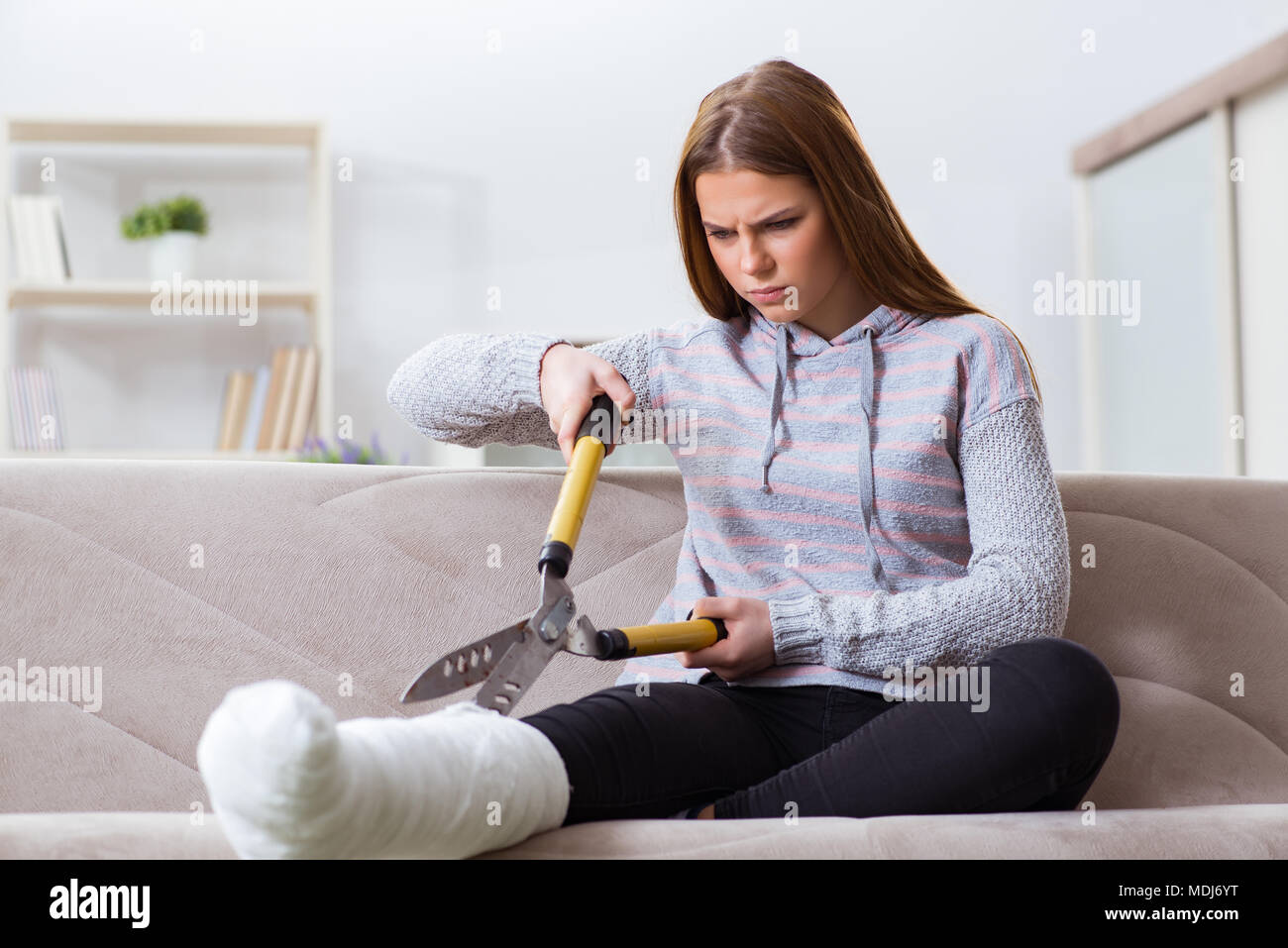 Trauma shears hi-res stock photography and images - Alamy