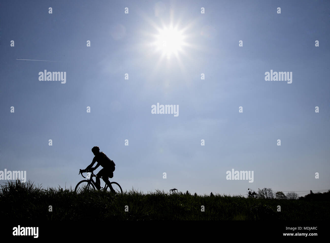 People cyclist bike hi-res stock photography and images - Alamy