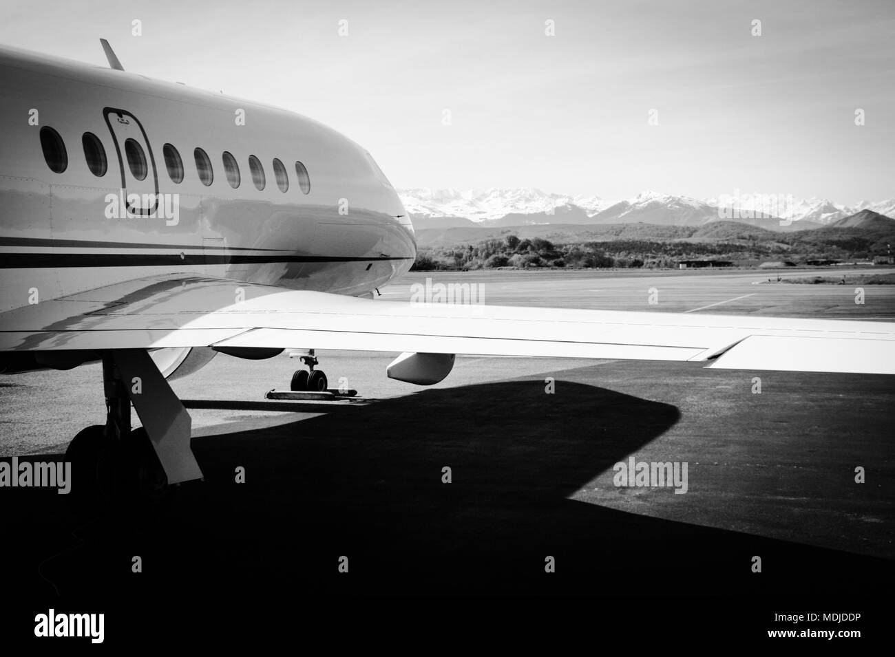 Luxury jet landing front Black and White Stock Photos & Images - Alamy