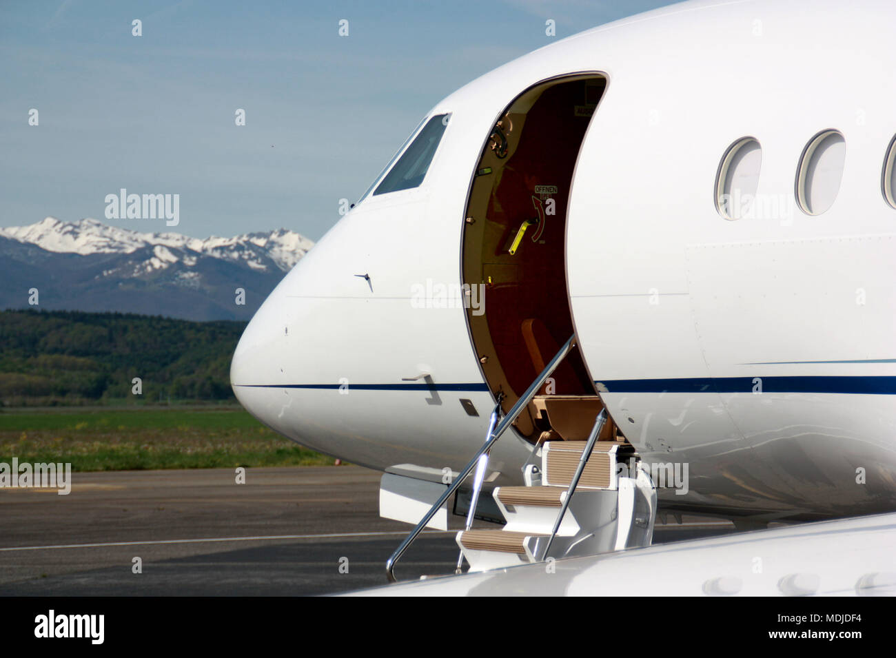 Dassault falcon 2000ex hi-res stock photography and images - Alamy