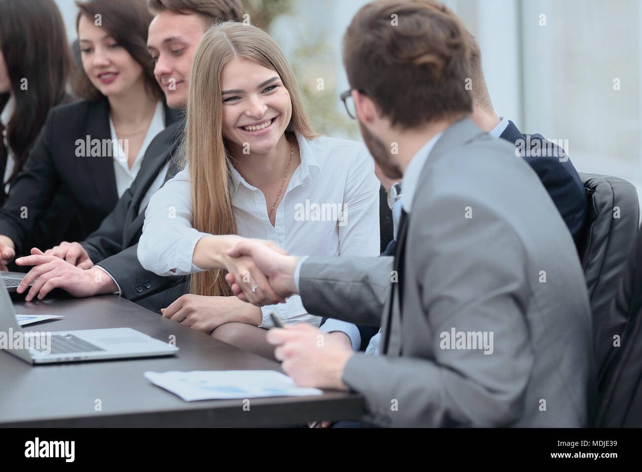 Manager and client greet each other with a handshake Stock Photo - Alamy