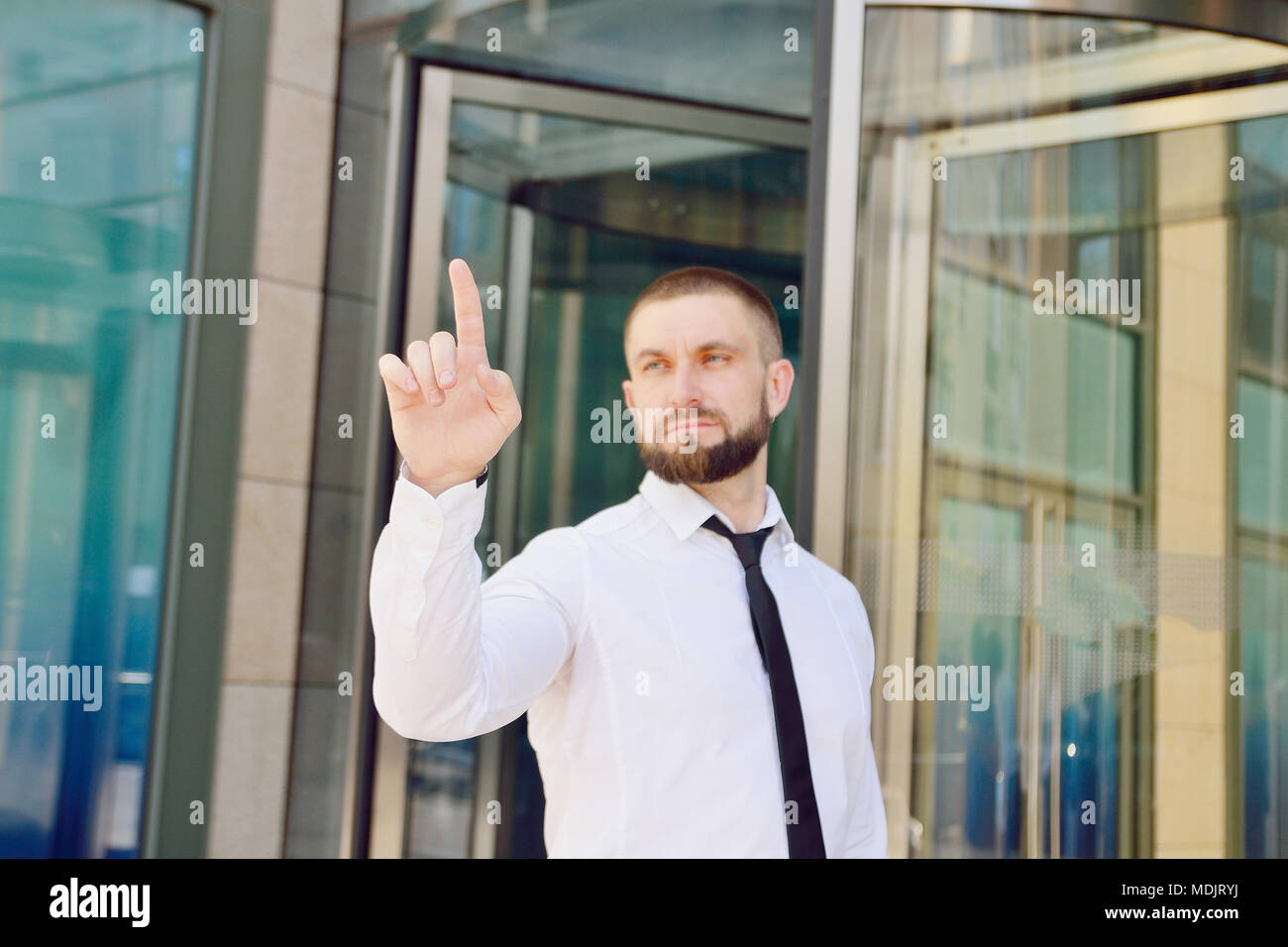 Finger search button on screen hi-res stock photography and images - Alamy