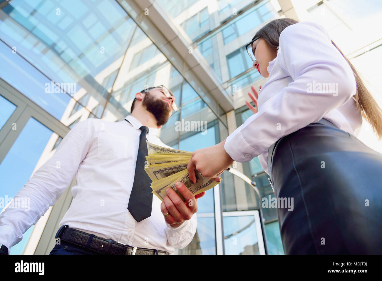 Woman gives man money hi-res stock photography and images - Alamy