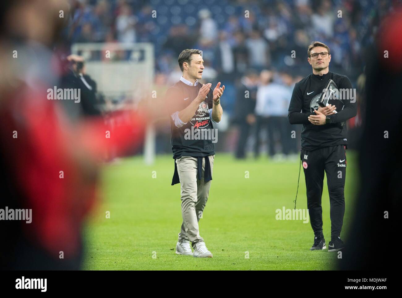 Celebration team clapping football hi-res stock photography and images ...