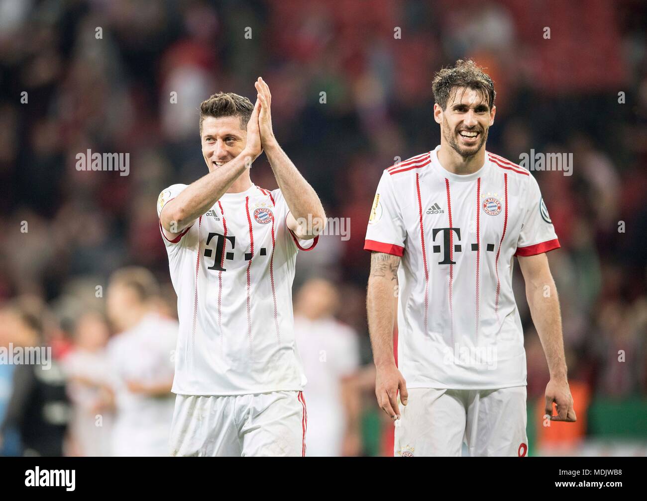 Celebration team clapping football hi-res stock photography and images ...