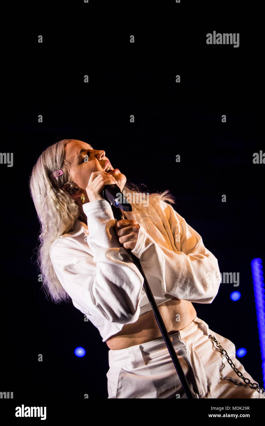 Anne marie singer hi-res stock photography and images - Alamy