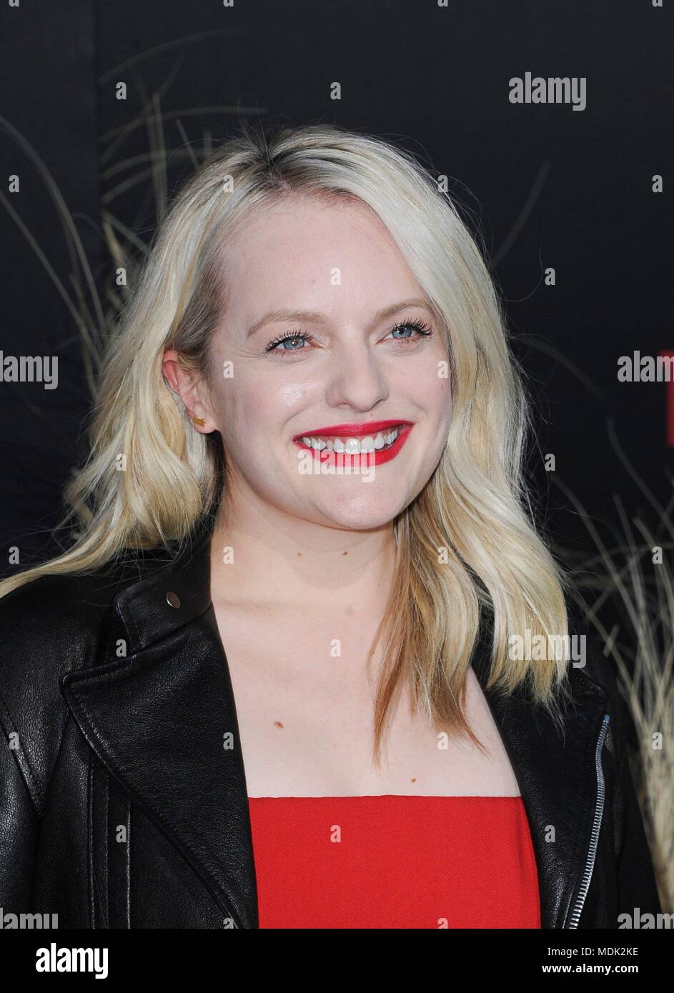 Elizabeth moss handmaids hi-res stock photography and images - Alamy