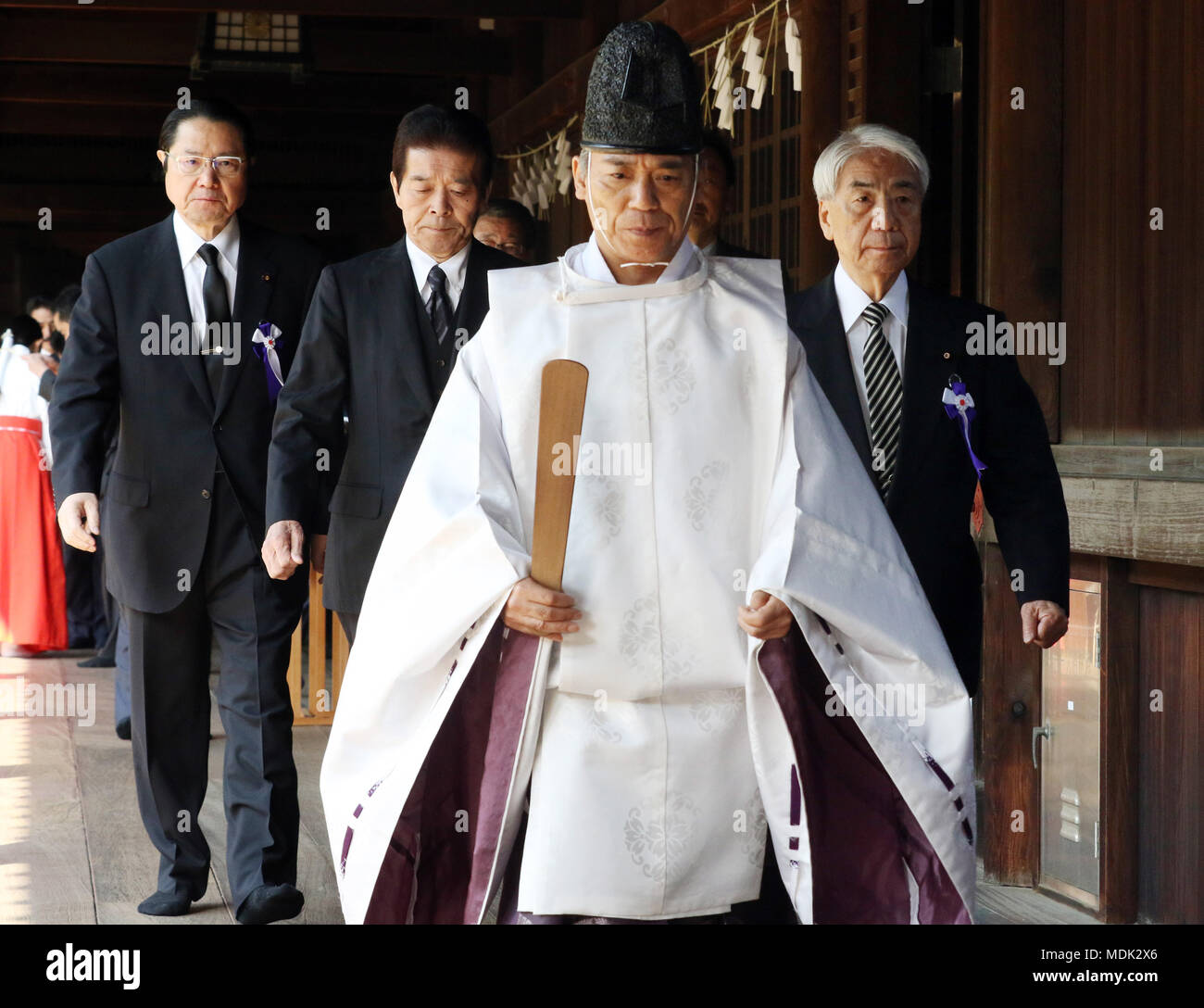 Tokyo, Japan. 20th Apr, 2018. Japanese lawmakers follow a Shinto priest ...