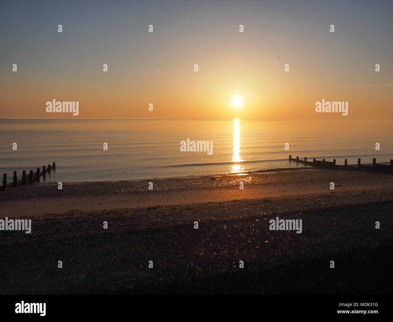 Leysdown on sea, Kent, UK. 20th April, 2018. UK Weather: a golden ...