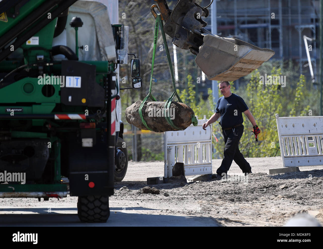 Bomb expert hi-res stock photography and images - Alamy