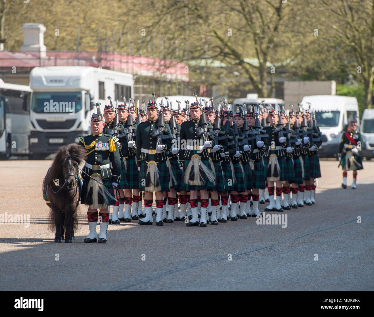 Scottish guard regiment edinburgh scotland hi-res stock photography and ...