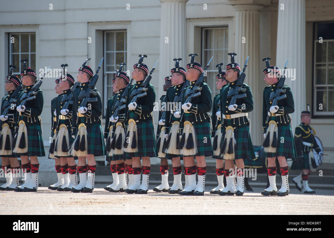 Scottish guard regiment edinburgh scotland hi-res stock photography and ...