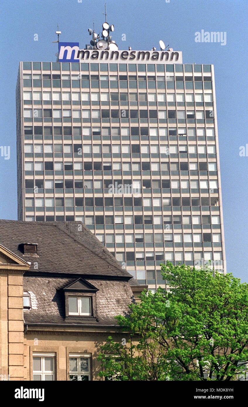 The skyscraper of Mannesmann AG in Dusseldorf, taken on 9.4.1999 ...