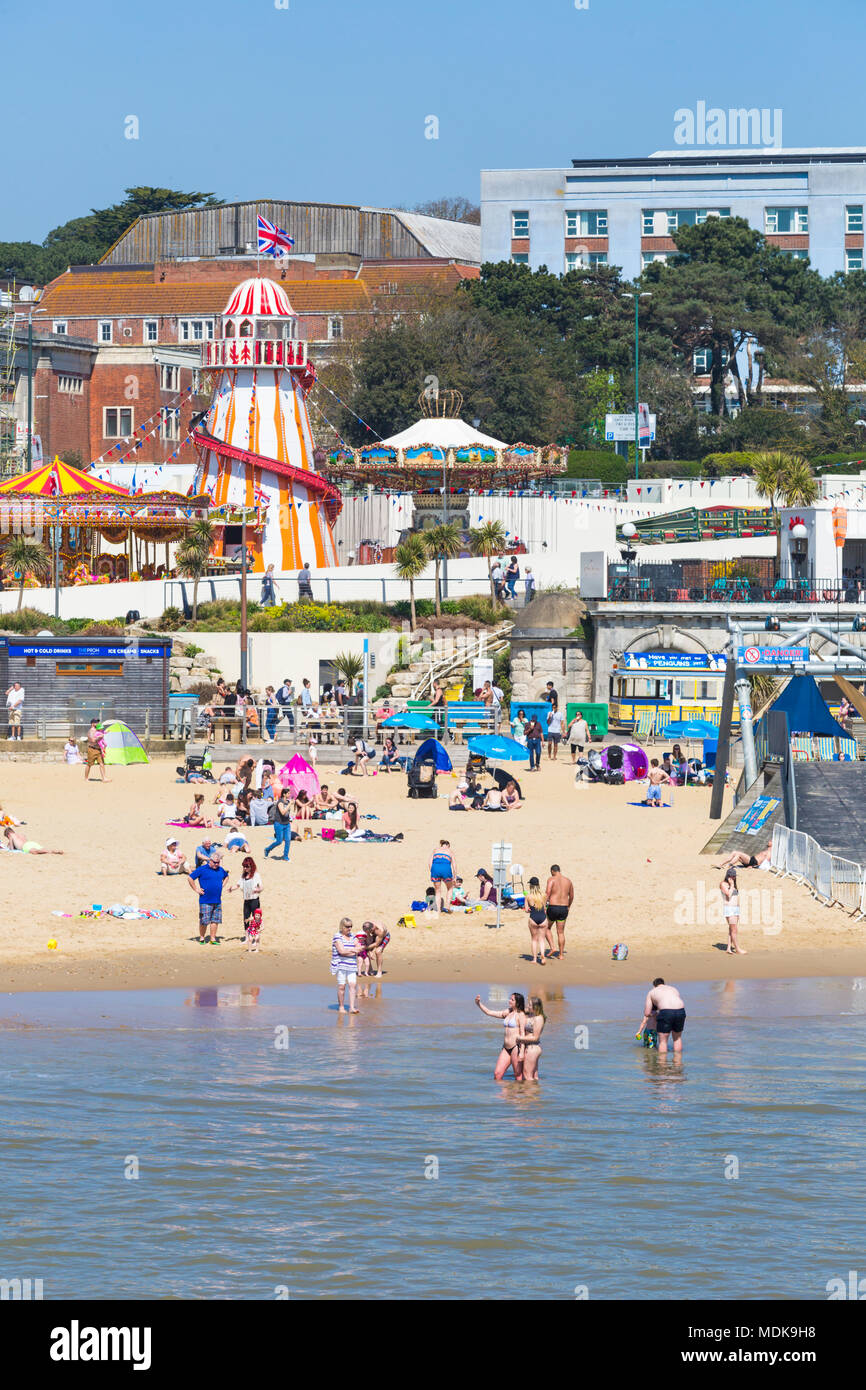 Crowded uk beach vertical hi-res stock photography and images - Alamy