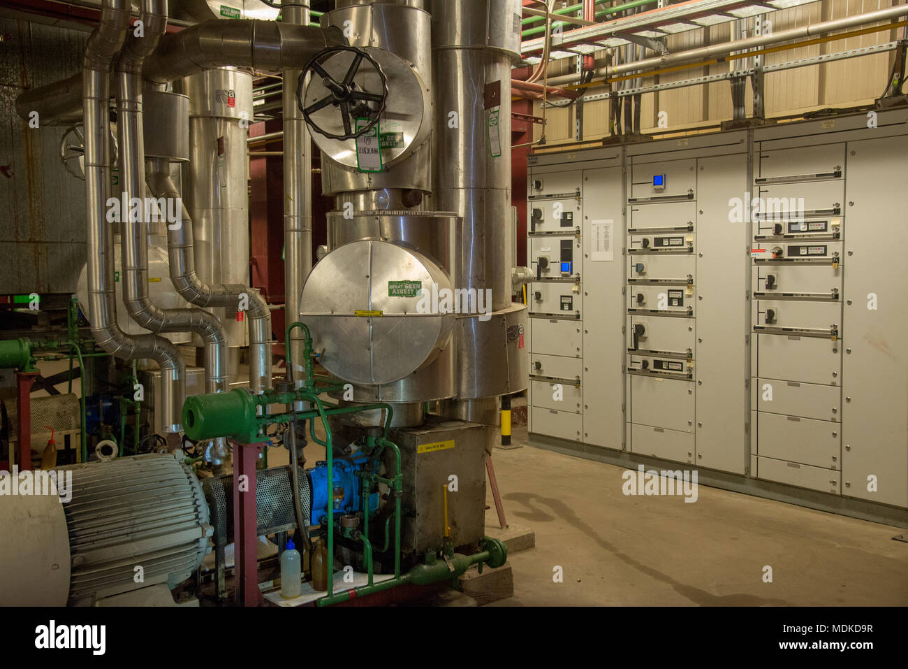 Power station interior pipe hi-res stock photography and images - Alamy