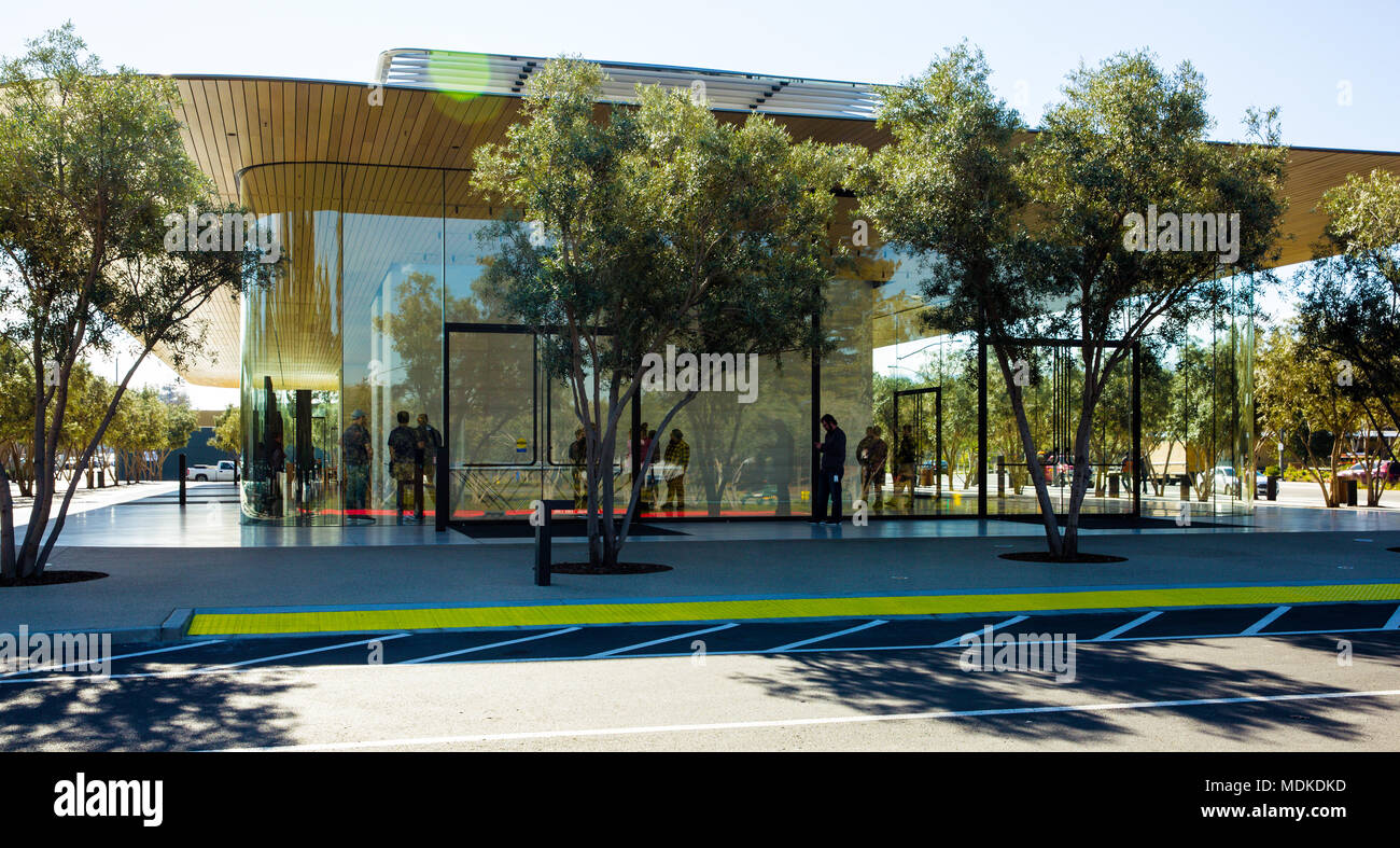 New apple park visitor center hi-res stock photography and images - Alamy