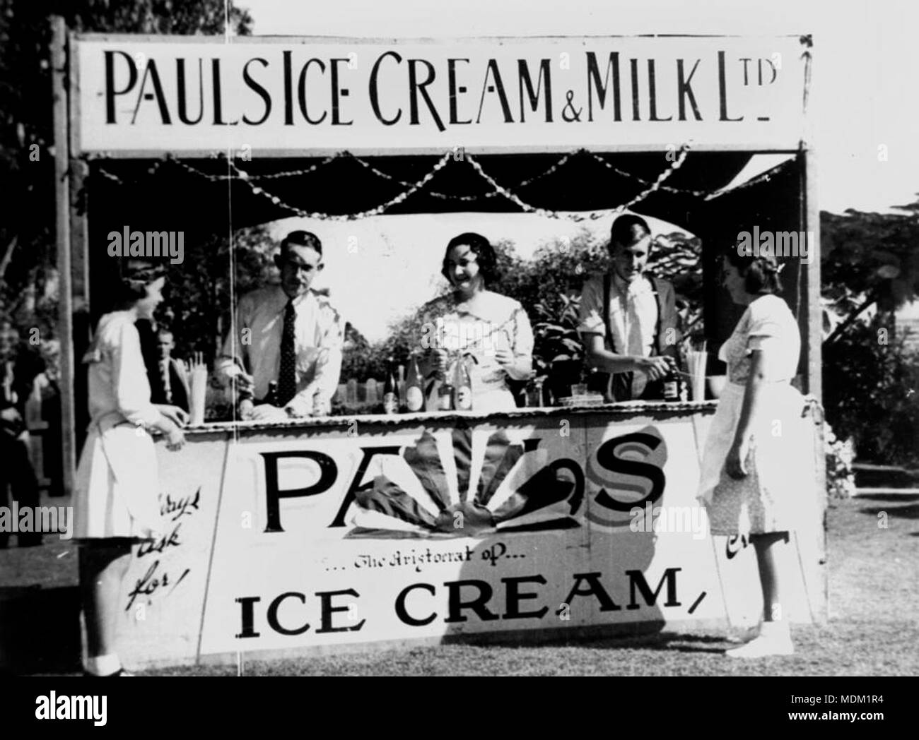 Group men women working Black and White Stock Photos & Images - Alamy