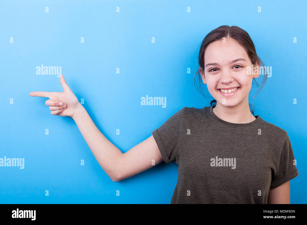 Young girl pointing on the side Stock Photo - Alamy