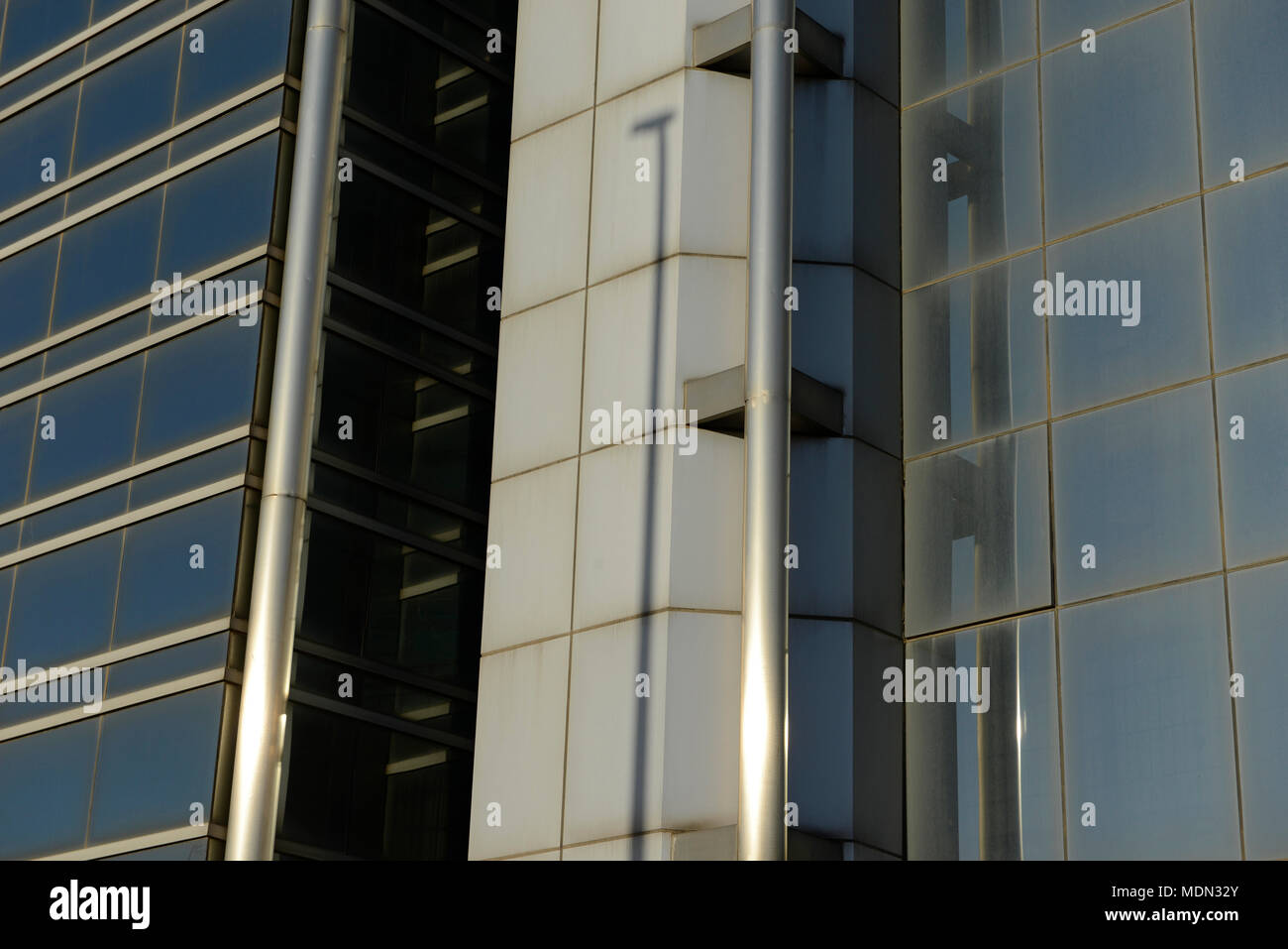 Modern glass fronted building hi-res stock photography and images - Alamy