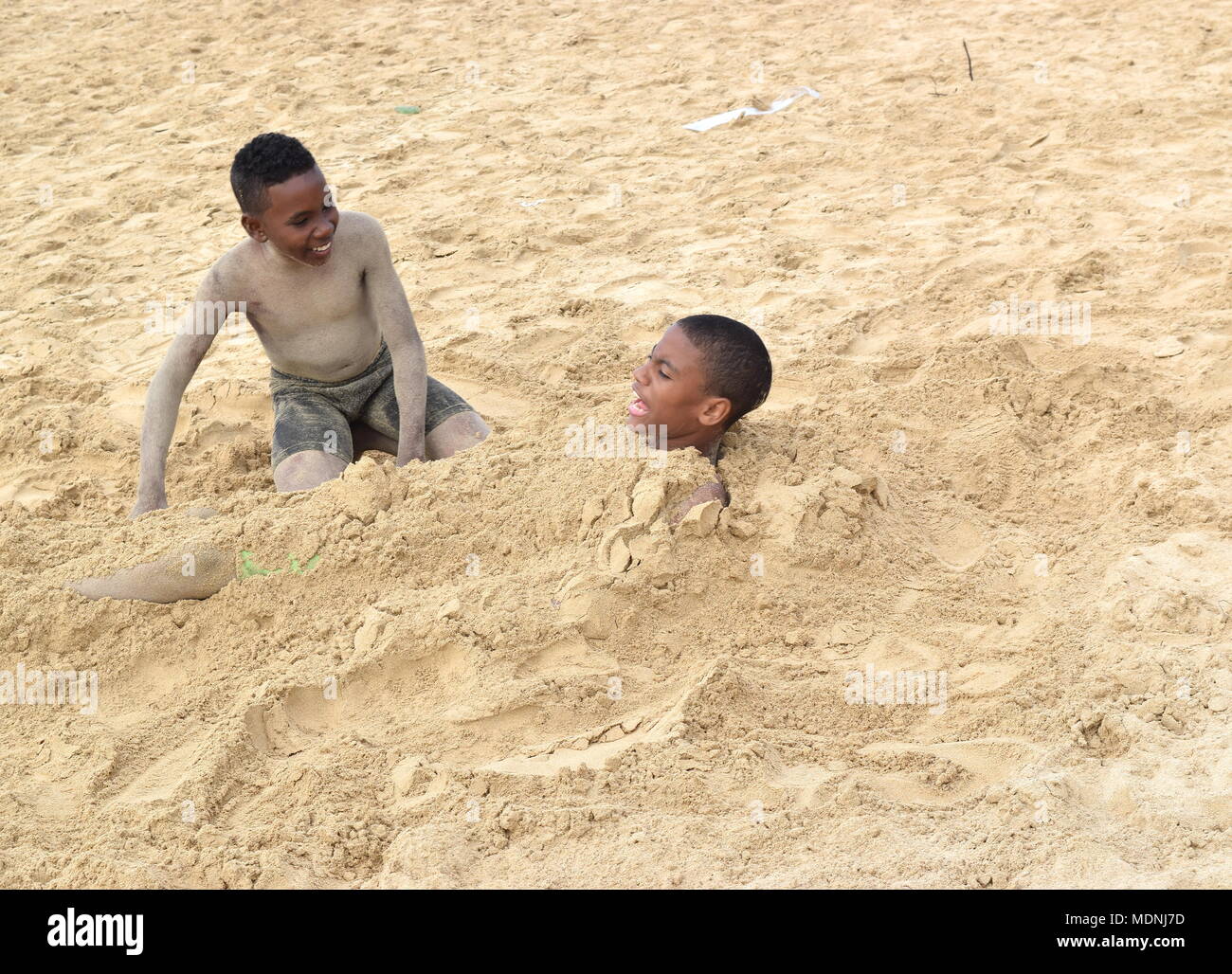 Kids digging on beach hi-res stock photography and images - Alamy
