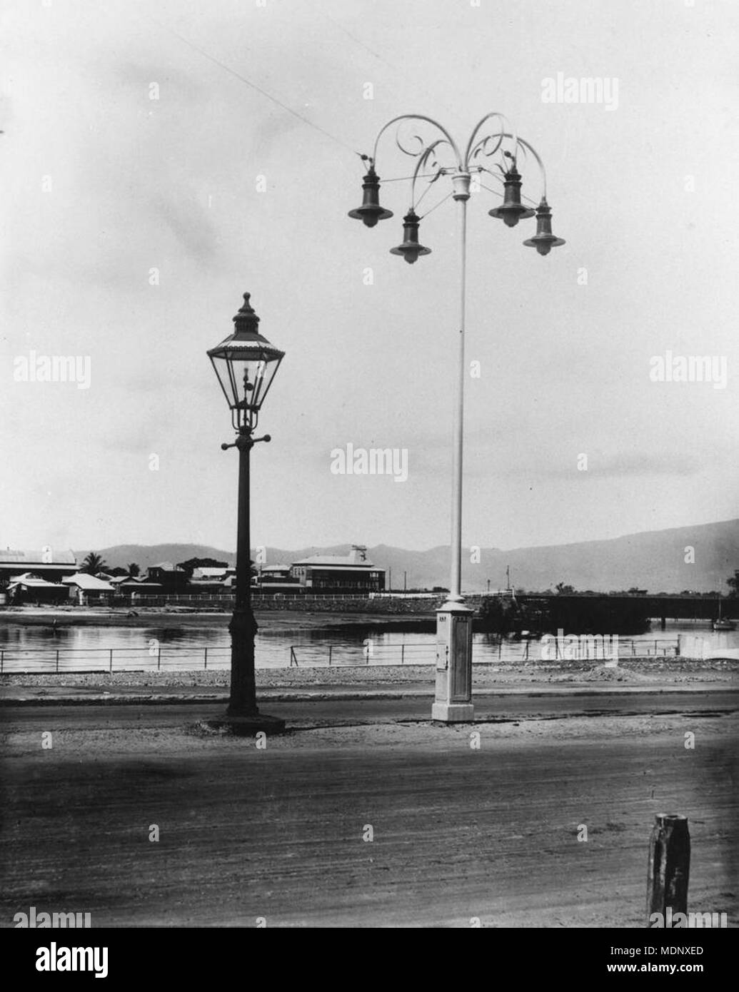 Electric Street Lights From The Early 1900s Who Invented Traffic