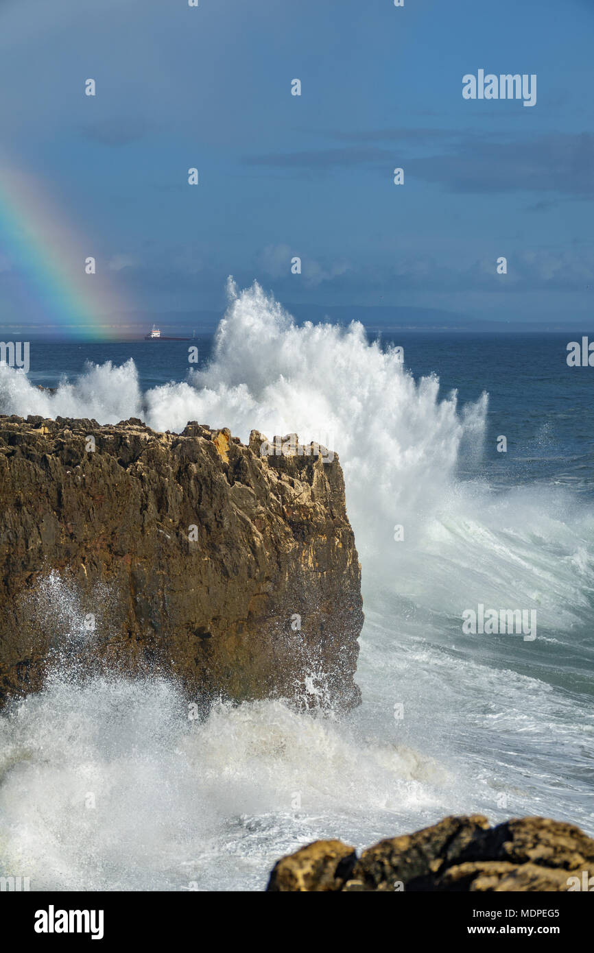 Beautiful rainbow ocean waves hi-res stock photography and images - Alamy