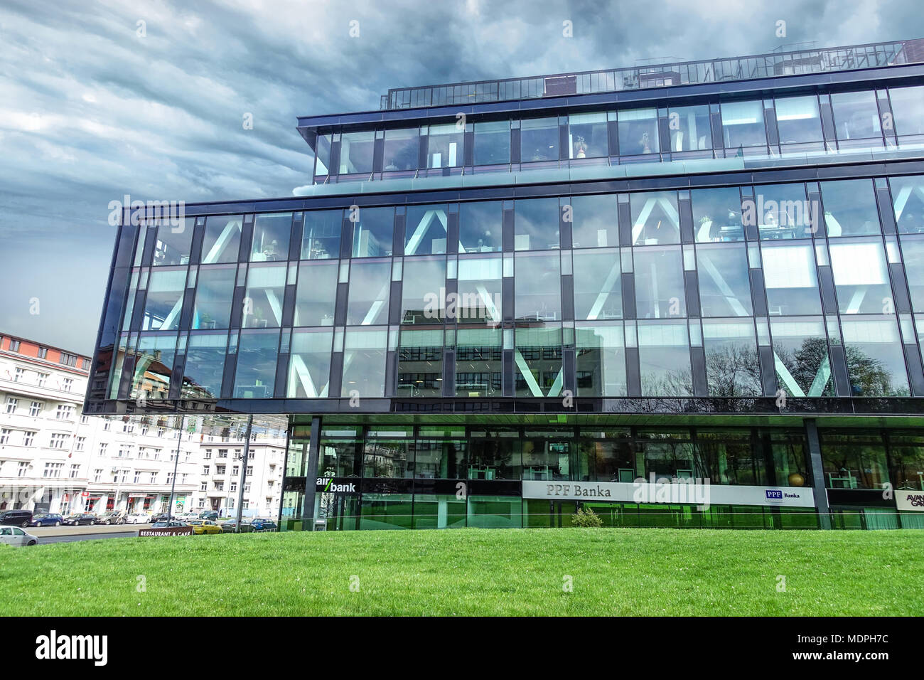 Business buildings hi-res stock photography and images - Alamy