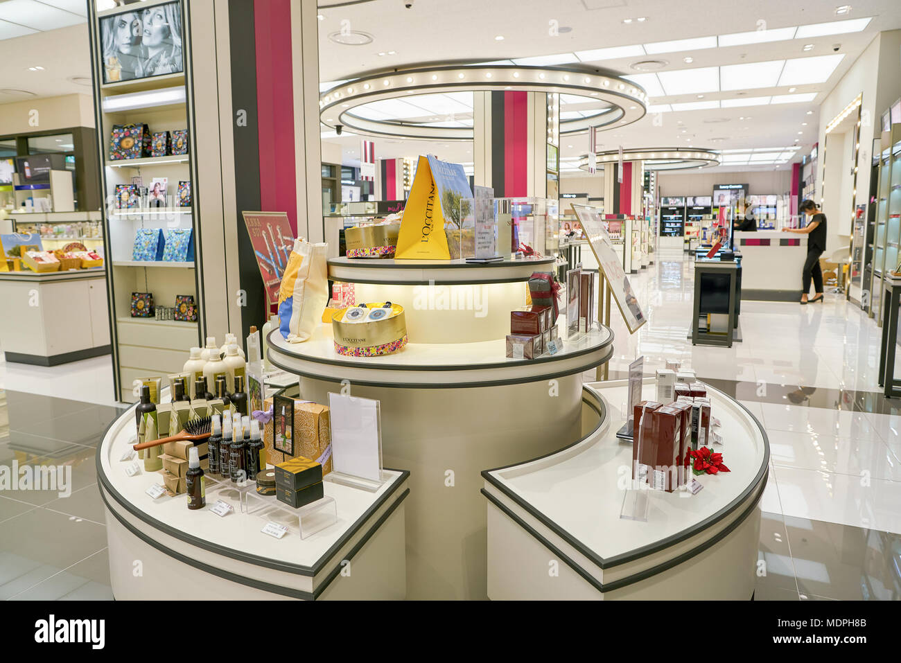 Luxury cosmetics display mall hi-res stock photography and images - Alamy
