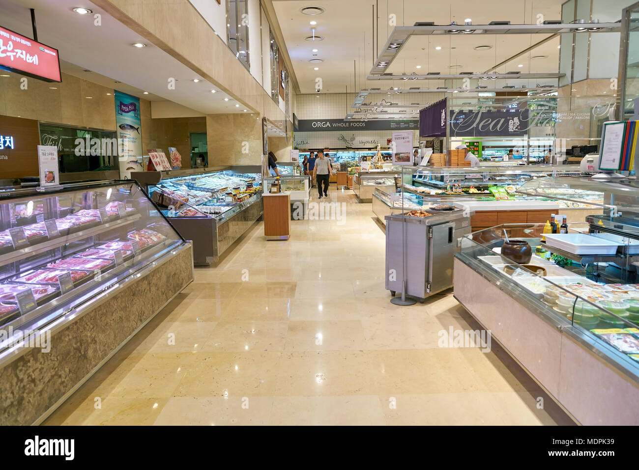 Inside super market hi-res stock photography and images - Alamy