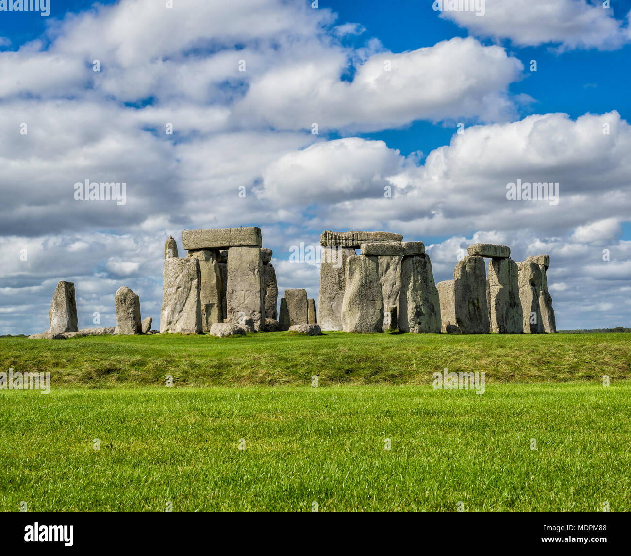 Summer solstice stone henge hi-res stock photography and images - Alamy