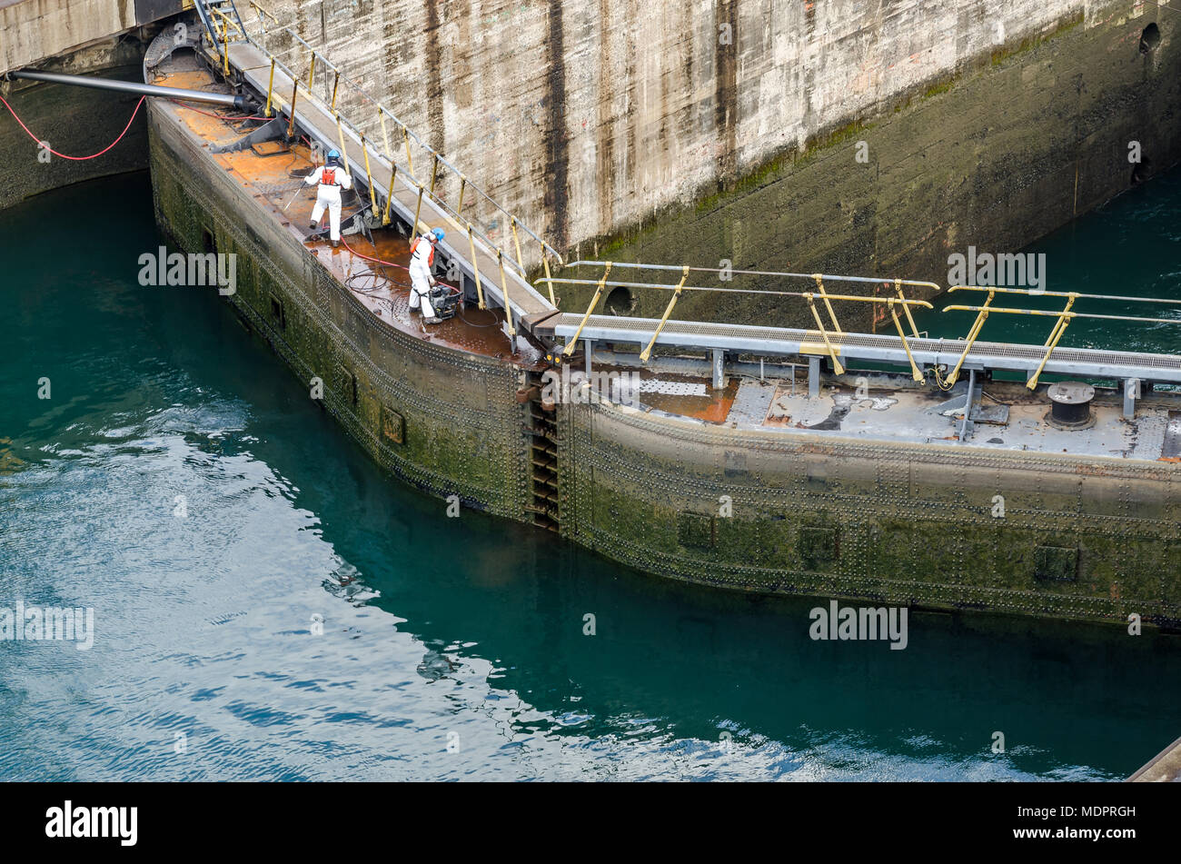the Gatun locks at Panama Canal Stock Photo - Alamy