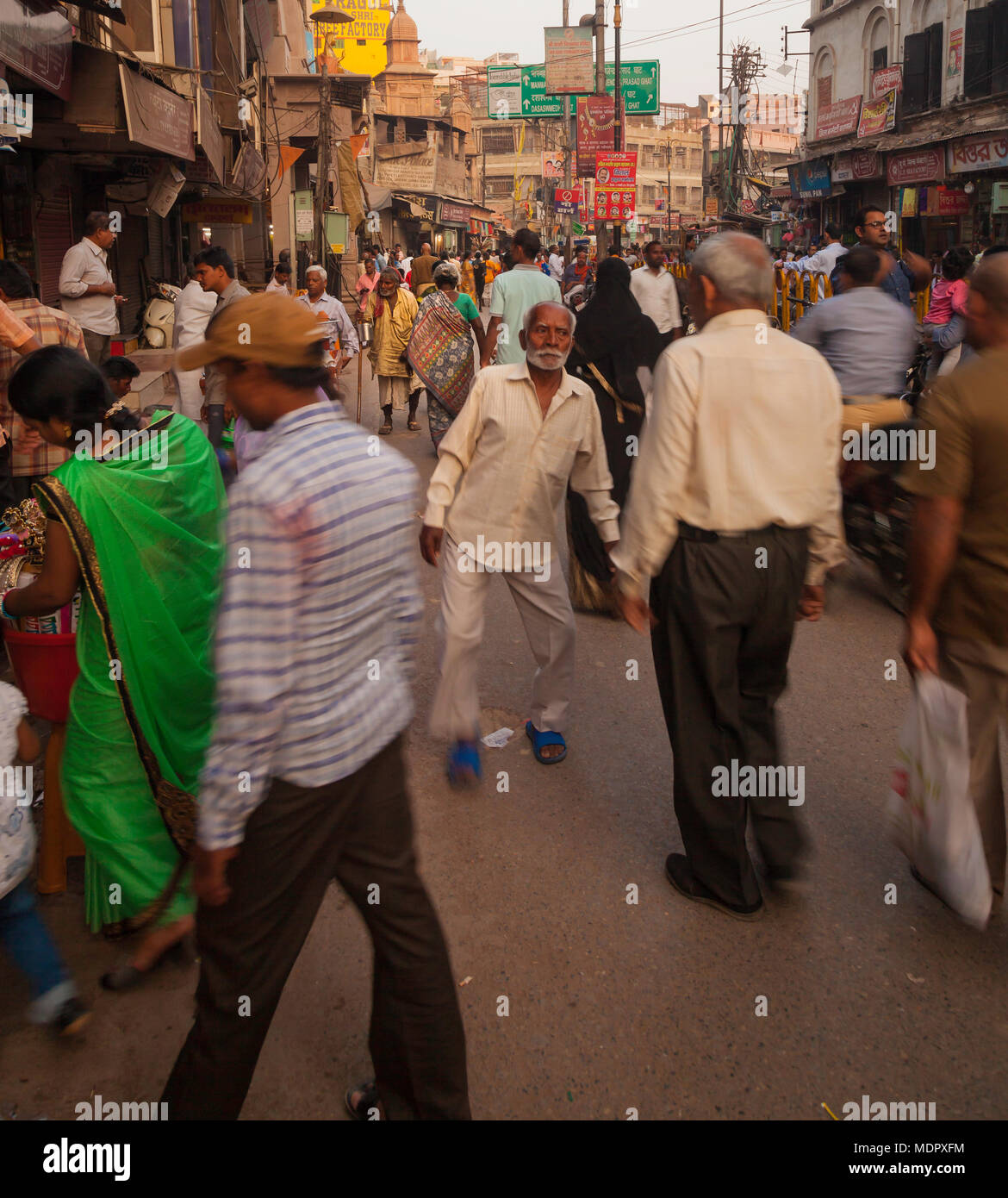 Rushing crowd hi-res stock photography and images - Alamy