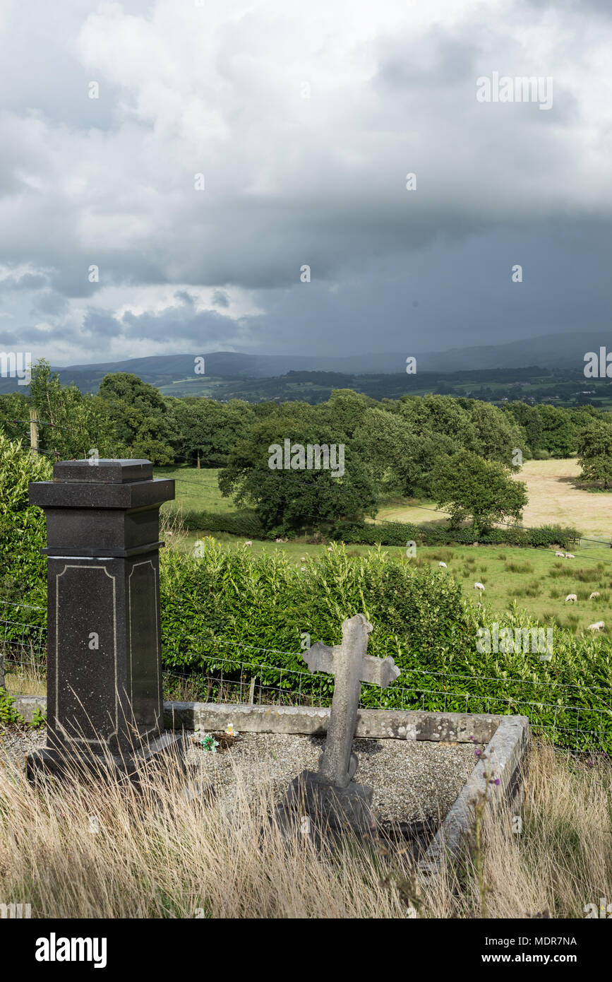 Grave with angry skyline hi-res stock photography and images - Alamy