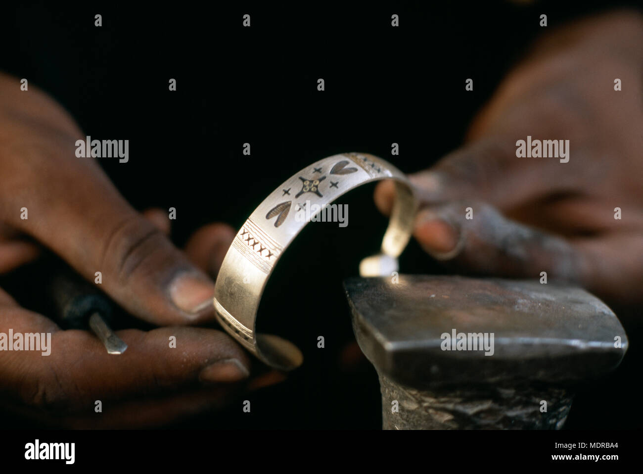 Silversmith hands hi-res stock photography and images - Alamy